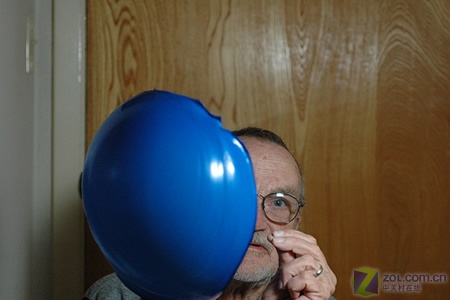 经典瞬间 你绝对拍不出的气球爆炸画面_业界-中关村在线